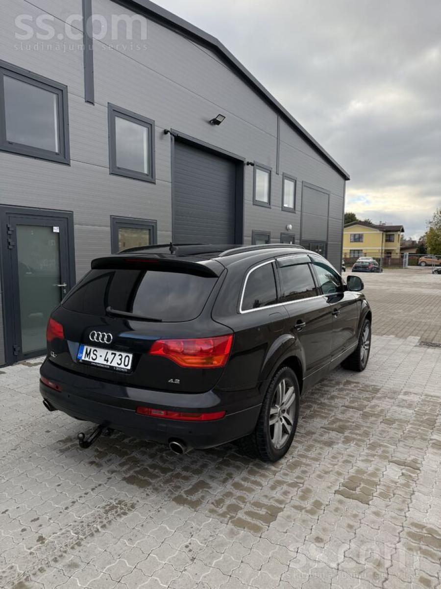 Black Audi Q7 2006 in Liepaja, with an engine capacity of 4.20 L and mileage of 228 thousand km for 2850 €, photo 5 on AUTOMOTO.COM.LV