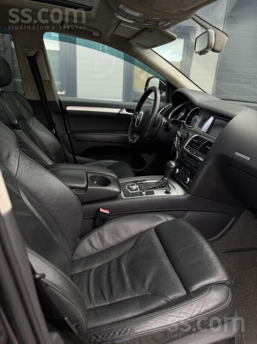 Black Audi Q7 2006 in Liepaja, with an engine capacity of 4.20 L and mileage of 228 thousand km for 2850 €, photo 7 on AUTOMOTO.COM.LV