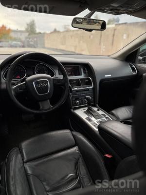 Black Audi Q7 2006 in Liepaja, with an engine capacity of 4.20 L and mileage of 228 thousand km for 2850 €, photo 8 on AUTOMOTO.COM.LV