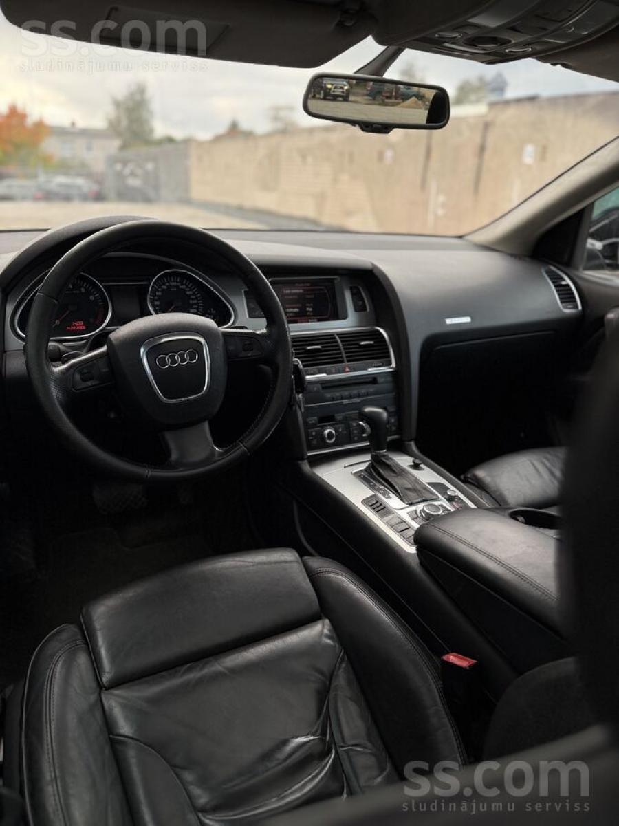 Black Audi Q7 2006 in Liepaja, with an engine capacity of 4.20 L and mileage of 228 thousand km for 2850 €, photo 8 on AUTOMOTO.COM.LV