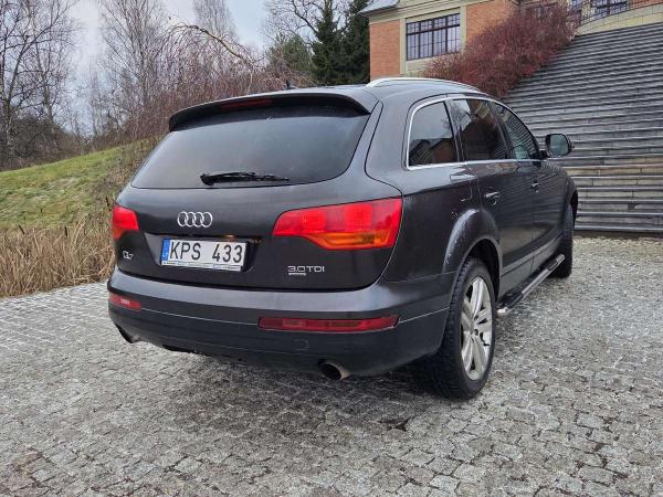 Melns Audi Q7 2007 Viļņa, ar dzinēja tilpumu 2.97 L un nobraukumu 333 tūkst. km par 3899 €, foto 4 vietnē AUTOMOTO.COM.LV