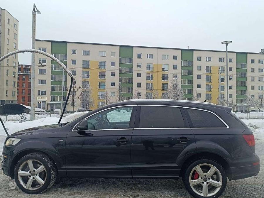 Black Audi Q7 2007 in Vilnius, with an engine capacity of 2.97 L and mileage of 191 thousand km for 2900 €, photo 6 on AUTOMOTO.COM.LV