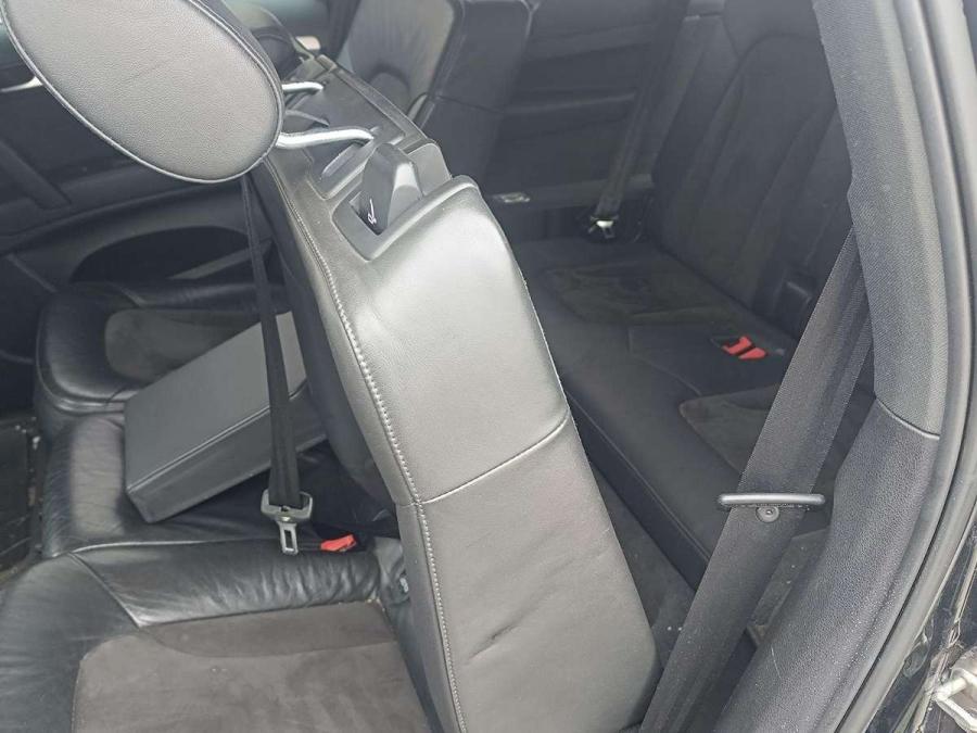 Black Audi Q7 2007 in Vilnius, with an engine capacity of 2.97 L and mileage of 191 thousand km for 2900 €, photo 14 on AUTOMOTO.COM.LV