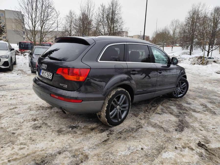 Melns Audi Q7 2007 Viļņa, ar dzinēja tilpumu 2.97 L un nobraukumu 256 tūkst. km par 5300 €, foto 3 vietnē AUTOMOTO.COM.LV