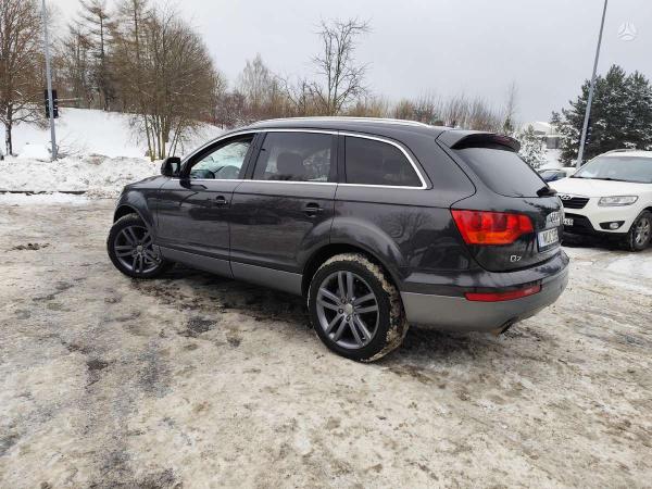 Melns Audi Q7 2007 Viļņa, ar dzinēja tilpumu 2.97 L un nobraukumu 256 tūkst. km par 5300 €, foto 4 vietnē AUTOMOTO.COM.LV