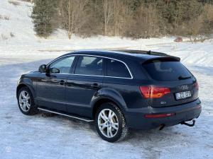 Melns Audi Q7 2007 Viļņa, ar dzinēja tilpumu 3.00 L un nobraukumu 290 tūkst. km par 4800 €, foto 5 vietnē AUTOMOTO.COM.LV