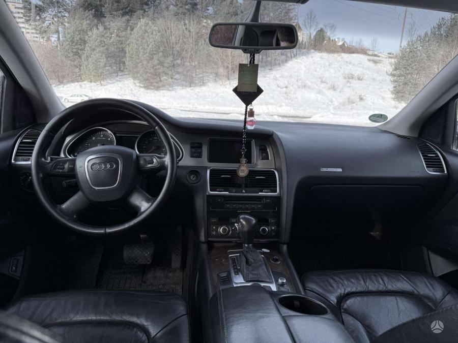 Melns Audi Q7 2007 Viļņa, ar dzinēja tilpumu 3.00 L un nobraukumu 290 tūkst. km par 4800 €, foto 7 vietnē AUTOMOTO.COM.LV