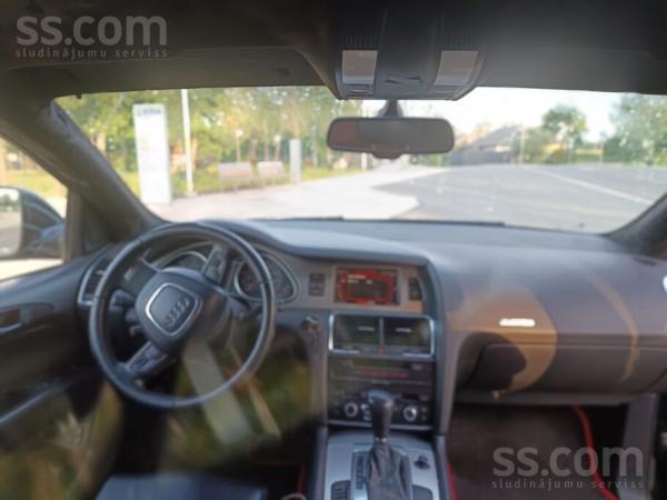 Black Audi Q7 2007 in Riga, with an engine capacity of 3.00 L and mileage of 291 thousand km for 5800 €, photo 7 on AUTOMOTO.COM.LV
