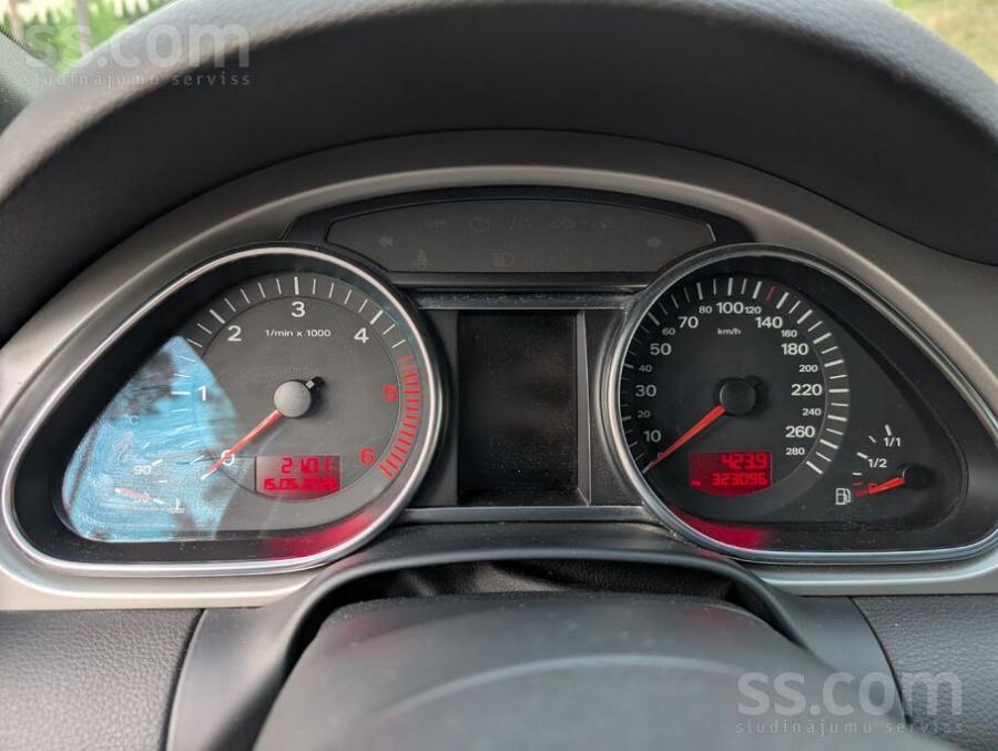 Melns Audi Q7 2007 Rīga, ar dzinēja tilpumu 3.00 L un nobraukumu 323 tūkst. km par 7500 €, foto 12 vietnē AUTOMOTO.COM.LV