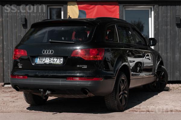 Black Audi Q7 2007 in Riga, with an engine capacity of 3.00 L and mileage of 280 thousand km for 5500 €, photo 3 on AUTOMOTO.COM.LV