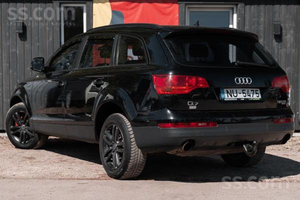 Black Audi Q7 2007 in Riga, with an engine capacity of 3.00 L and mileage of 280 thousand km for 5500 €, photo 4 on AUTOMOTO.COM.LV