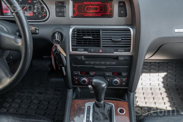Black Audi Q7 2007 in Riga, with an engine capacity of 3.00 L and mileage of 280 thousand km for 5500 €, photo 8 on AUTOMOTO.COM.LV