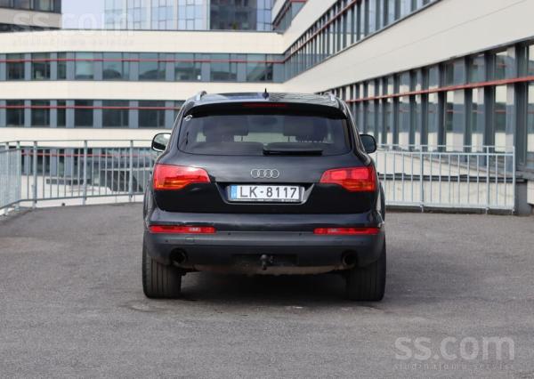 Melns Audi Q7 2007 Rīga, ar dzinēja tilpumu 3.00 L un nobraukumu 273 tūkst. km par 4980 €, foto 5 vietnē AUTOMOTO.COM.LV