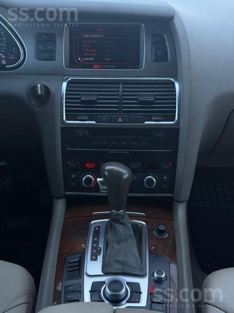 Melns Audi Q7 2007 Rīga, ar dzinēja tilpumu 3.00 L un nobraukumu 273 tūkst. km par 4980 €, foto 15 vietnē AUTOMOTO.COM.LV