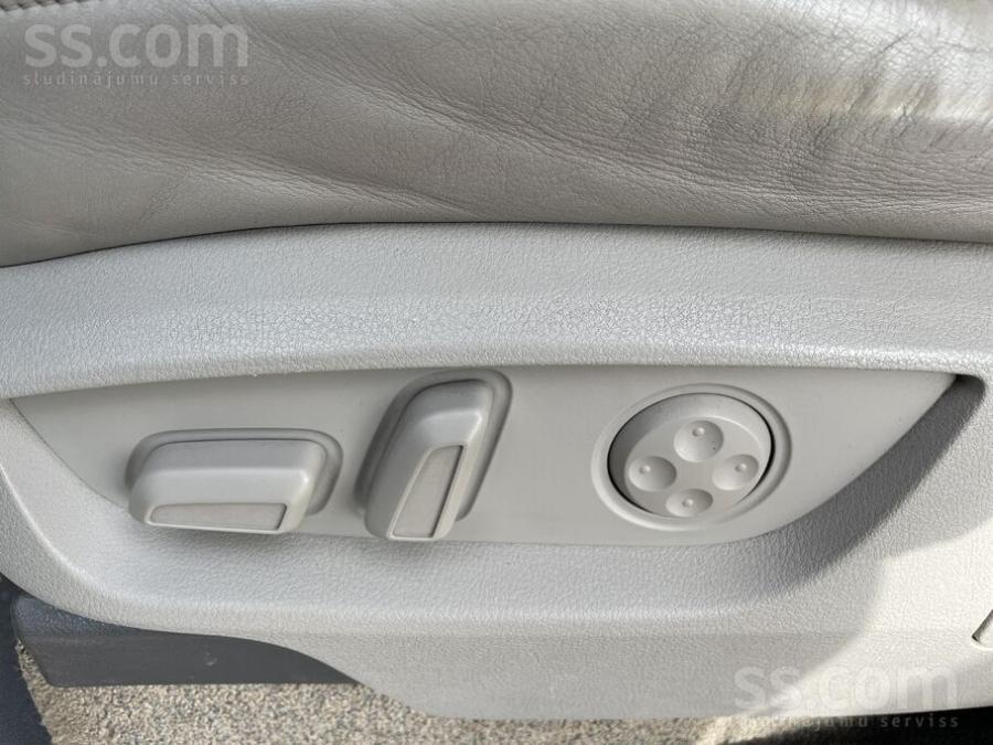 Black Audi Q7 2007 in Riga, with an engine capacity of 3.00 L and mileage of 245 thousand km for 7490 €, photo 30 on AUTOMOTO.COM.LV