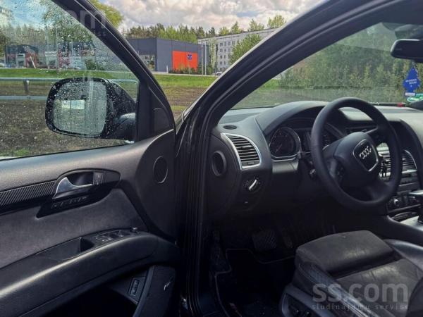 Black Audi Q7 2007 in Daugavpils, with an engine capacity of 3.00 L and mileage of 310 thousand km for 5200 €, photo 3 on AUTOMOTO.COM.LV