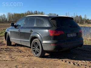 Black Audi Q7 2007 in Daugavpils, with an engine capacity of 3.00 L and mileage of 309 thousand km for 6850 €, photo 5 on AUTOMOTO.COM.LV