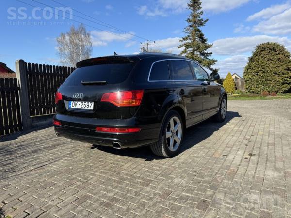 Black Audi Q7 2007 in Riga, with an engine capacity of 3.00 L and mileage of 301 thousand km for 6350 €, photo 4 on AUTOMOTO.COM.LV