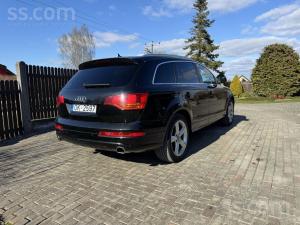 Black Audi Q7 2007 in Riga, with an engine capacity of 3.00 L and mileage of 301 thousand km for 6350 €, photo 5 on AUTOMOTO.COM.LV