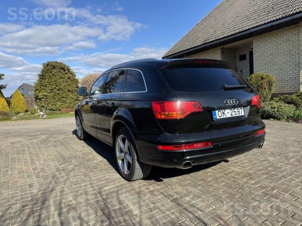 Black Audi Q7 2007 in Riga, with an engine capacity of 3.00 L and mileage of 301 thousand km for 6350 €, photo 6 on AUTOMOTO.COM.LV