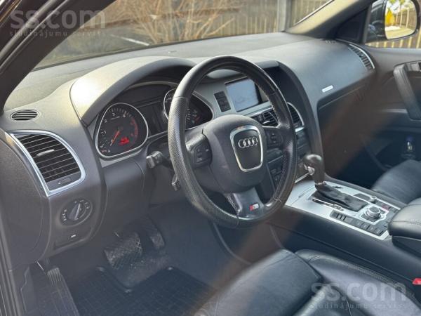Black Audi Q7 2007 in Riga, with an engine capacity of 3.00 L and mileage of 301 thousand km for 6350 €, photo 8 on AUTOMOTO.COM.LV