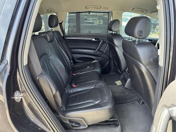 Black Audi Q7 2007 in Vilnius, with an engine capacity of 3.00 L and mileage of 356 thousand km for 7550 €, photo 9 on AUTOMOTO.COM.LV