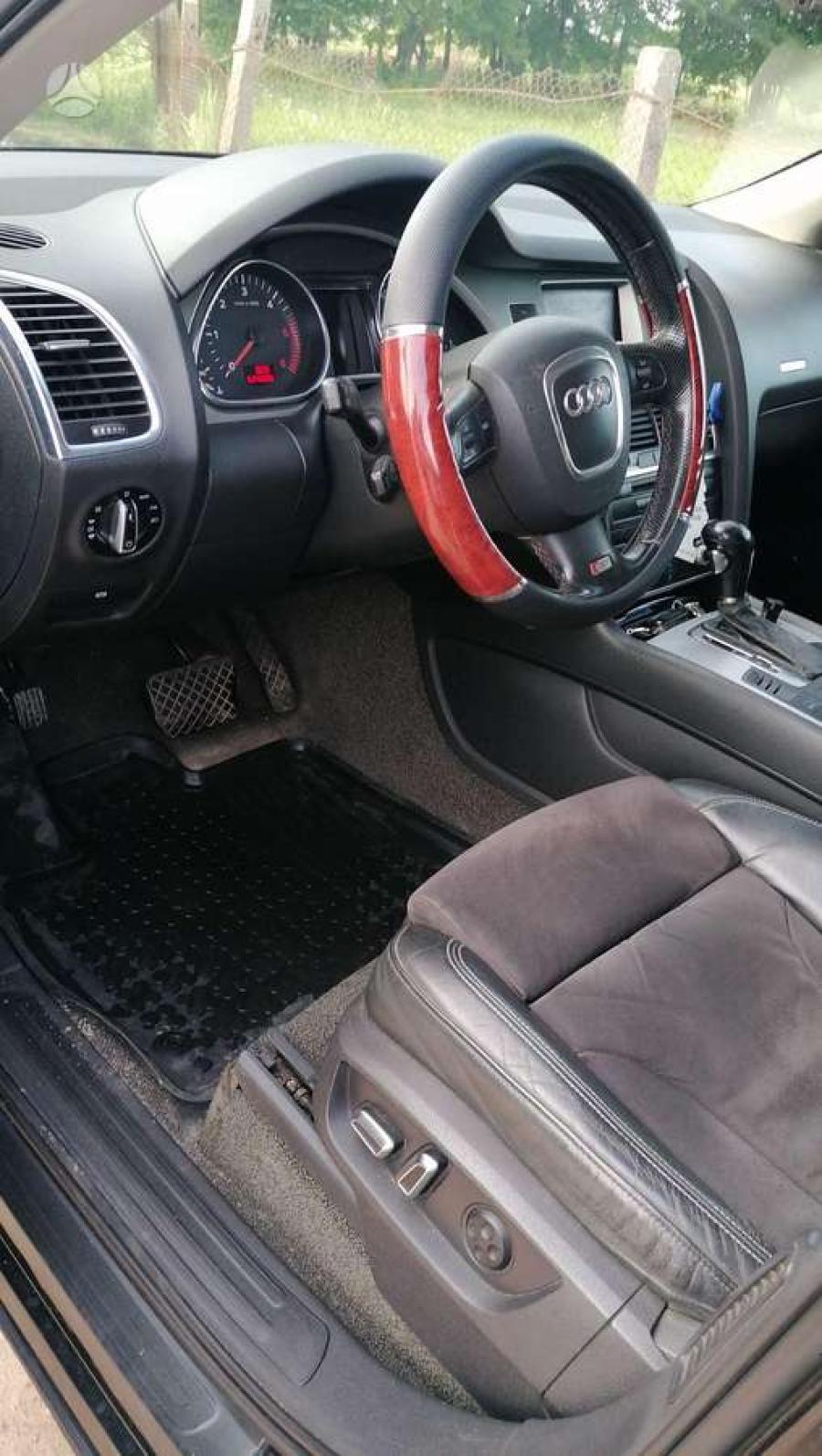 Black Audi Q7 2007 in Kaisiadorys, with an engine capacity of 2.97 L and mileage of 306 thousand km for 6600 €, photo 6 on AUTOMOTO.COM.LV