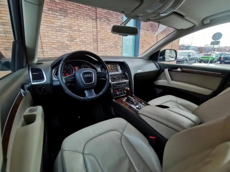 Black Audi Q7 2007 in Riga, with an engine capacity of 3.00 L and mileage of 221 thousand km for 9290 €, photo 7 on AUTOMOTO.COM.LV