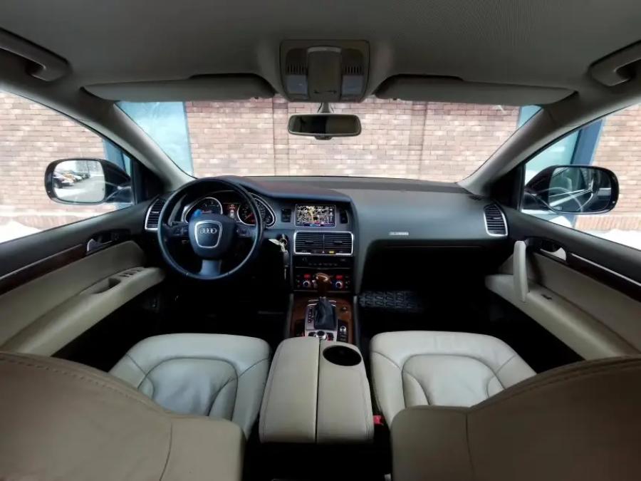 Black Audi Q7 2007 in Riga, with an engine capacity of 3.00 L and mileage of 221 thousand km for 9290 €, photo 8 on AUTOMOTO.COM.LV
