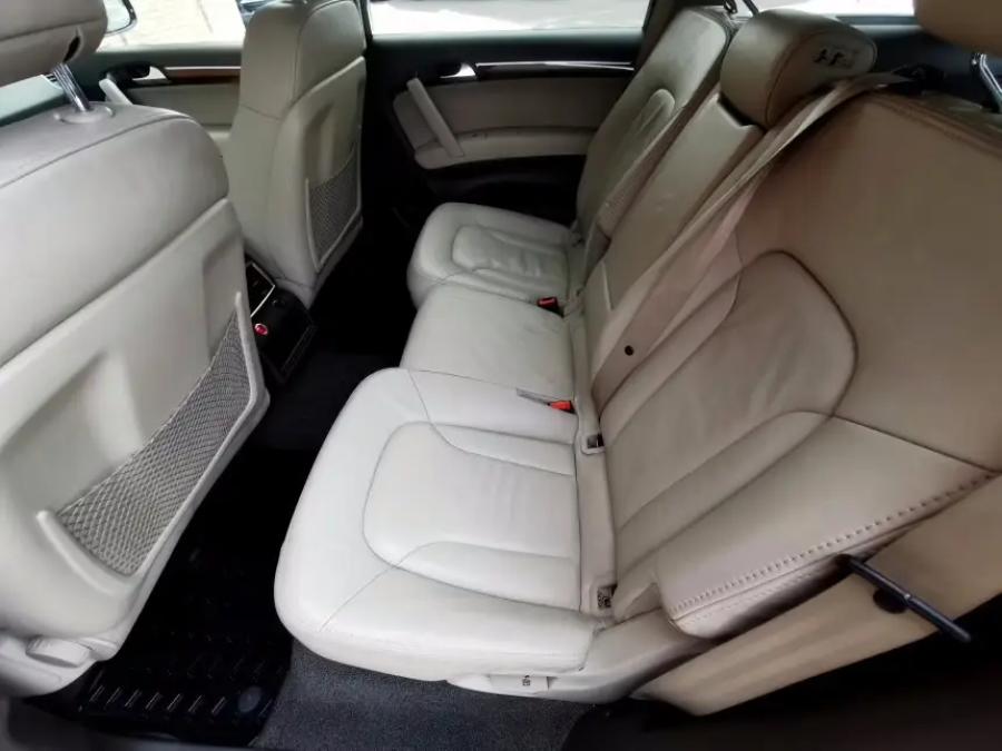 Black Audi Q7 2007 in Riga, with an engine capacity of 3.00 L and mileage of 221 thousand km for 9290 €, photo 10 on AUTOMOTO.COM.LV