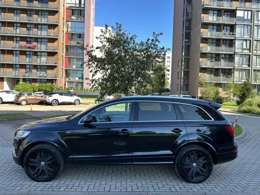 Black Audi Q7 2007 in Riga, with an engine capacity of 3.00 L and mileage of 385 thousand km for 6390 €, photo 5 on AUTOMOTO.COM.LV