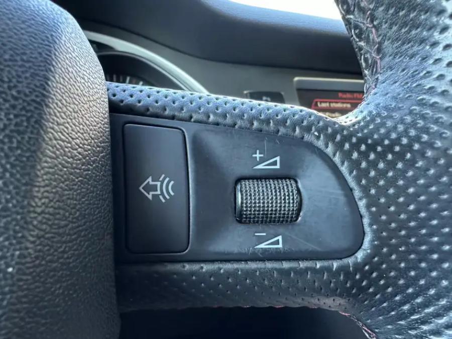 Black Audi Q7 2007 in Riga, with an engine capacity of 3.00 L and mileage of 385 thousand km for 6390 €, photo 24 on AUTOMOTO.COM.LV