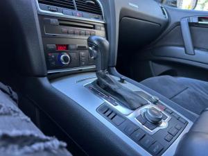 Black Audi Q7 2007 in Riga, with an engine capacity of 3.00 L and mileage of 385 thousand km for 6390 €, photo 26 on AUTOMOTO.COM.LV