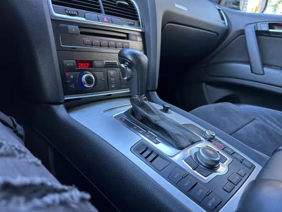 Black Audi Q7 2007 in Riga, with an engine capacity of 3.00 L and mileage of 385 thousand km for 6390 €, photo 26 on AUTOMOTO.COM.LV