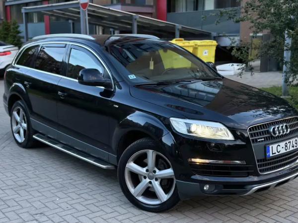 Black Audi Q7 2007 in Riga, with an engine capacity of 3.00 L and mileage of 303 thousand km for 6990 €, photo 1 on AUTOMOTO.COM.LV