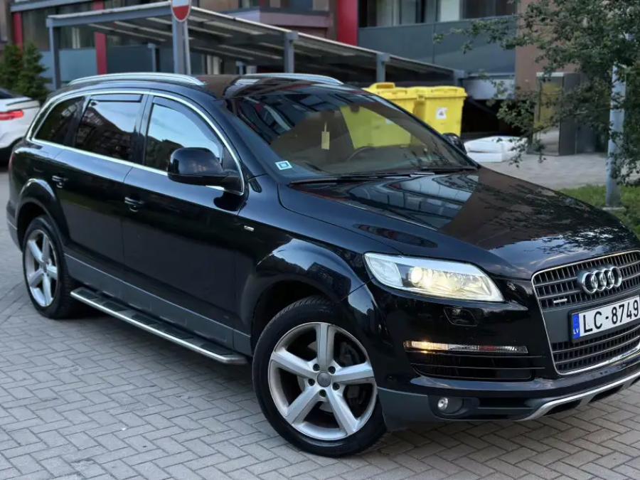 Black Audi Q7 2007 in Riga, with an engine capacity of 3.00 L and mileage of 303 thousand km for 6990 €, photo 1 on AUTOMOTO.COM.LV