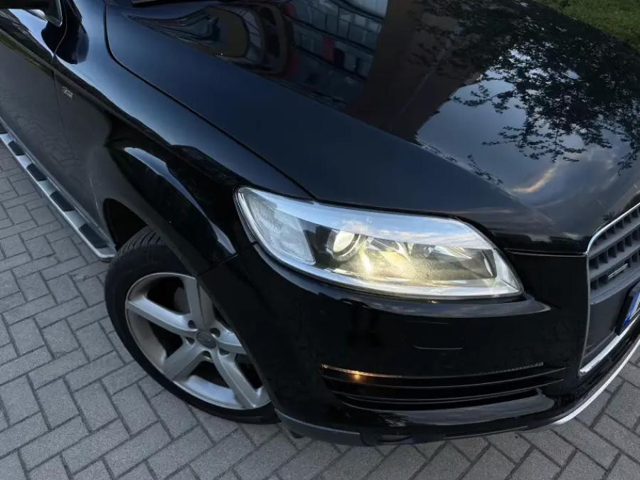 Black Audi Q7 2007 in Riga, with an engine capacity of 3.00 L and mileage of 303 thousand km for 6990 €, photo 3 on AUTOMOTO.COM.LV