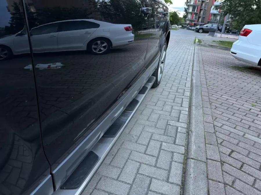 Black Audi Q7 2007 in Riga, with an engine capacity of 3.00 L and mileage of 303 thousand km for 6990 €, photo 11 on AUTOMOTO.COM.LV