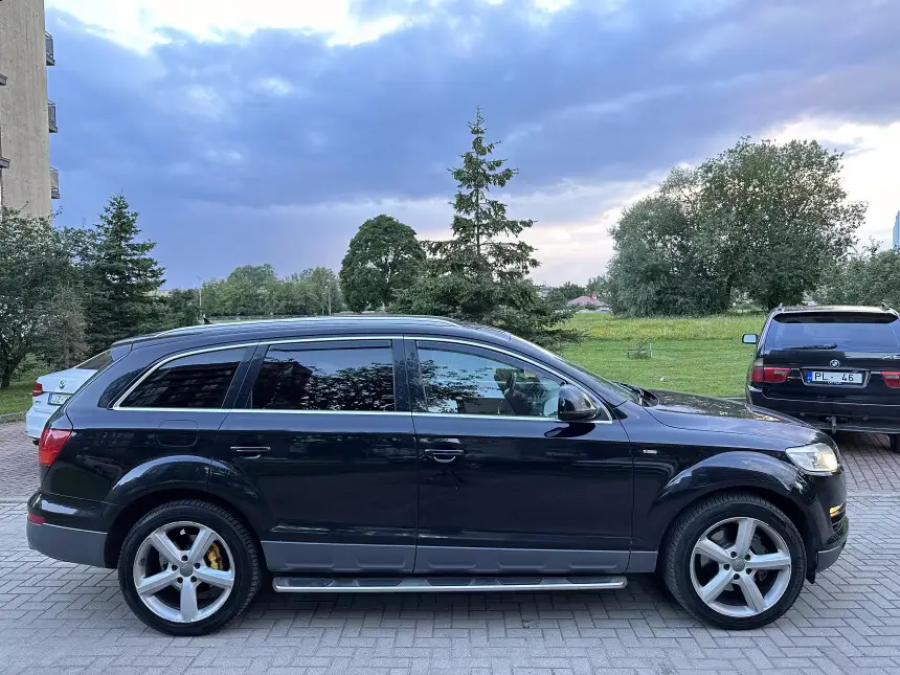 Black Audi Q7 2007 in Riga, with an engine capacity of 3.00 L and mileage of 303 thousand km for 6990 €, photo 13 on AUTOMOTO.COM.LV