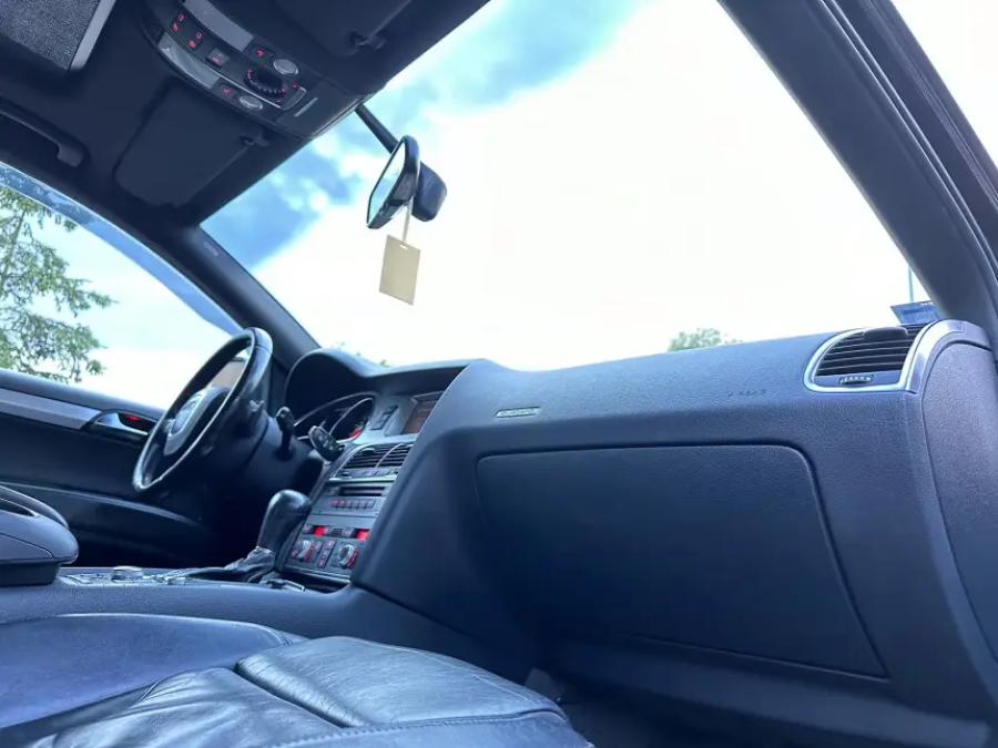 Black Audi Q7 2007 in Riga, with an engine capacity of 3.00 L and mileage of 303 thousand km for 6990 €, photo 15 on AUTOMOTO.COM.LV