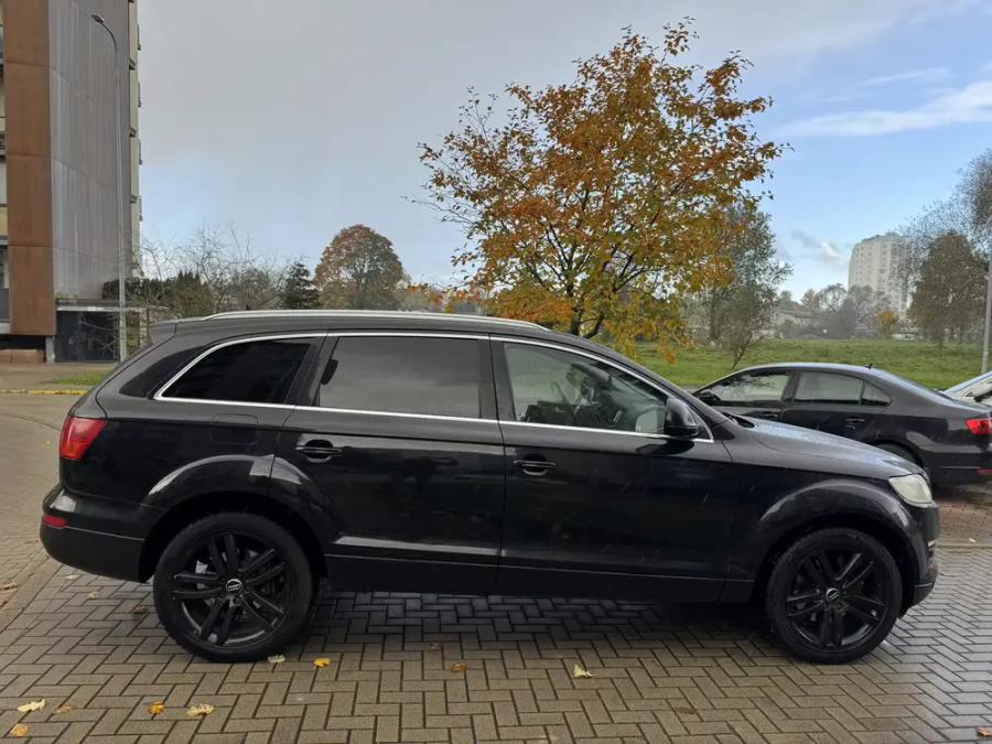 Black Audi Q7 2007 in Riga, with an engine capacity of 3.00 L and mileage of 289 thousand km for 6590 €, photo 3 on AUTOMOTO.COM.LV