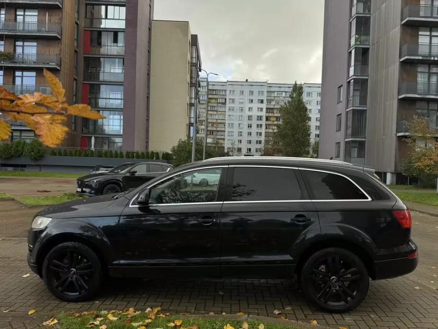 Black Audi Q7 2007 in Riga, with an engine capacity of 3.00 L and mileage of 289 thousand km for 6590 €, photo 4 on AUTOMOTO.COM.LV