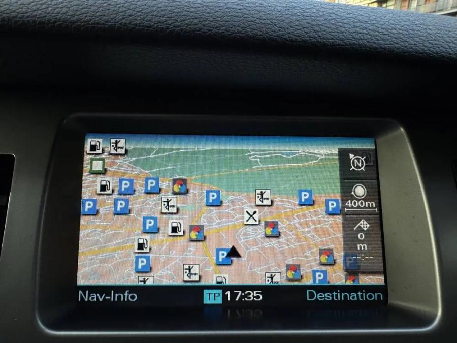 Black Audi Q7 2007 in Riga, with an engine capacity of 3.00 L and mileage of 289 thousand km for 6590 €, photo 12 on AUTOMOTO.COM.LV