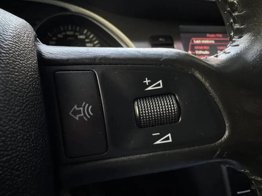 Black Audi Q7 2007 in Riga, with an engine capacity of 3.00 L and mileage of 289 thousand km for 6590 €, photo 26 on AUTOMOTO.COM.LV