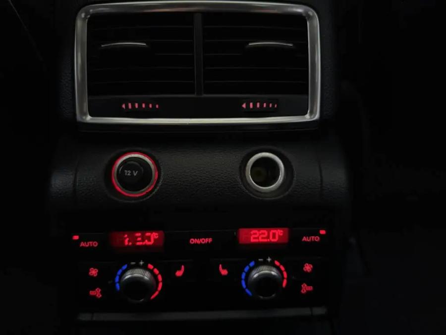 Melns Audi Q7 2007 Rīga, ar dzinēja tilpumu 3.00 L un nobraukumu 329 tūkst. km par 6990 €, foto 25 vietnē AUTOMOTO.COM.LV