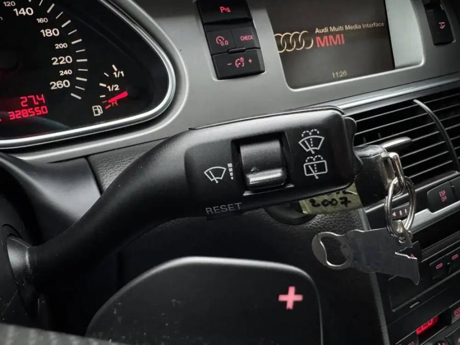 Melns Audi Q7 2007 Rīga, ar dzinēja tilpumu 3.00 L un nobraukumu 329 tūkst. km par 6990 €, foto 30 vietnē AUTOMOTO.COM.LV