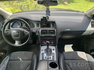 Black Audi Q7 2007 in Cesis, with an engine capacity of 3.60 L and mileage of 221 thousand km for 6500 €, photo 12 on AUTOMOTO.COM.LV