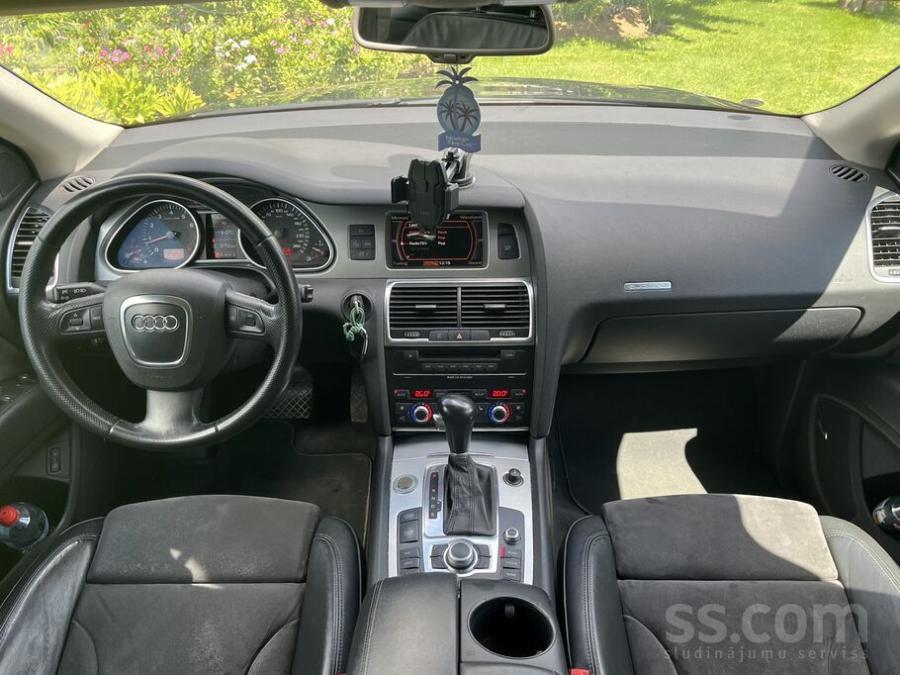 Black Audi Q7 2007 in Cesis, with an engine capacity of 3.60 L and mileage of 221 thousand km for 6500 €, photo 12 on AUTOMOTO.COM.LV