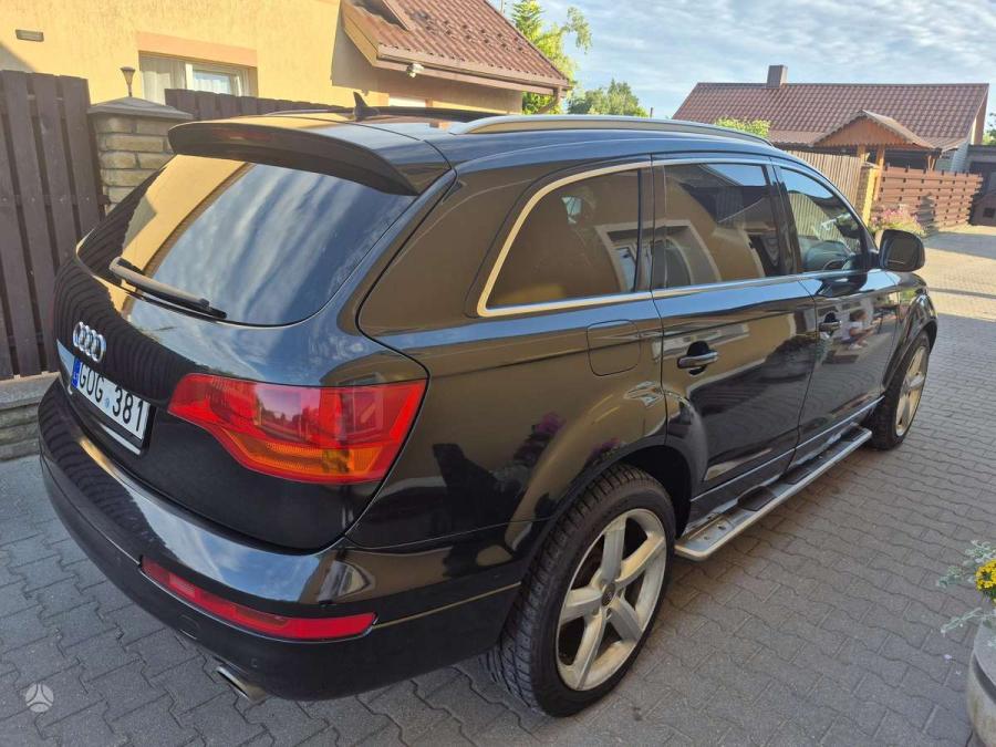 Black Audi Q7 2007 in Vilnius, with an engine capacity of 4.20 L and mileage of 365 thousand km for 5500 €, photo 5 on AUTOMOTO.COM.LV