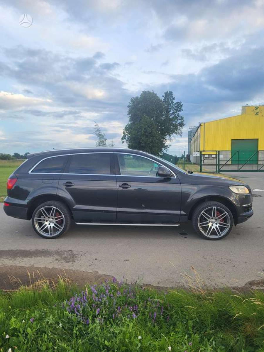Black Audi Q7 2007 in Pasvalys, with an engine capacity of 2.97 L and mileage of 277 thousand km for 4150 €, photo 5 on AUTOMOTO.COM.LV